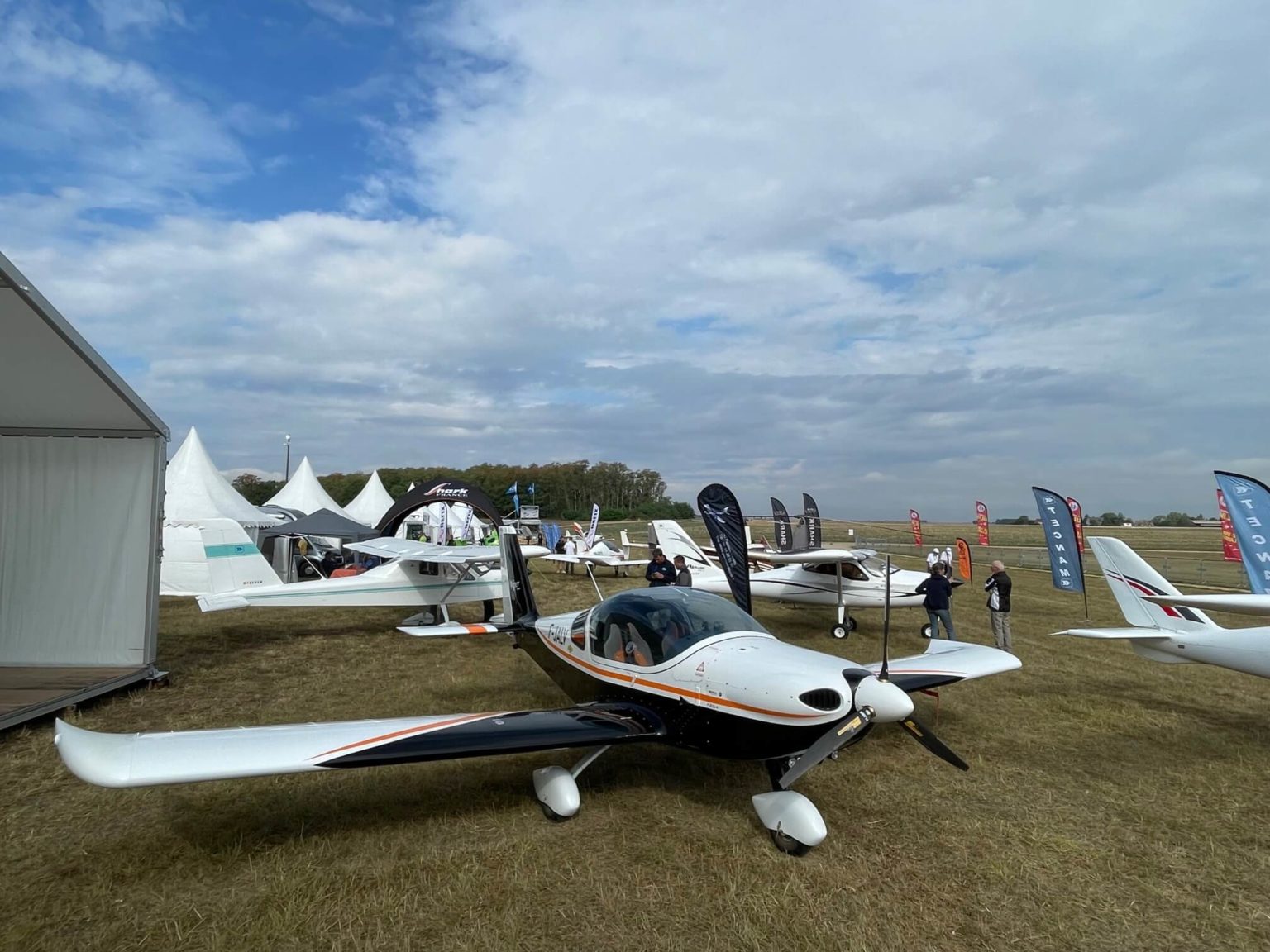 ULM Blois 2022 - TOMARK AERO | Viper SD4 and Skyper GT9 light sport ...